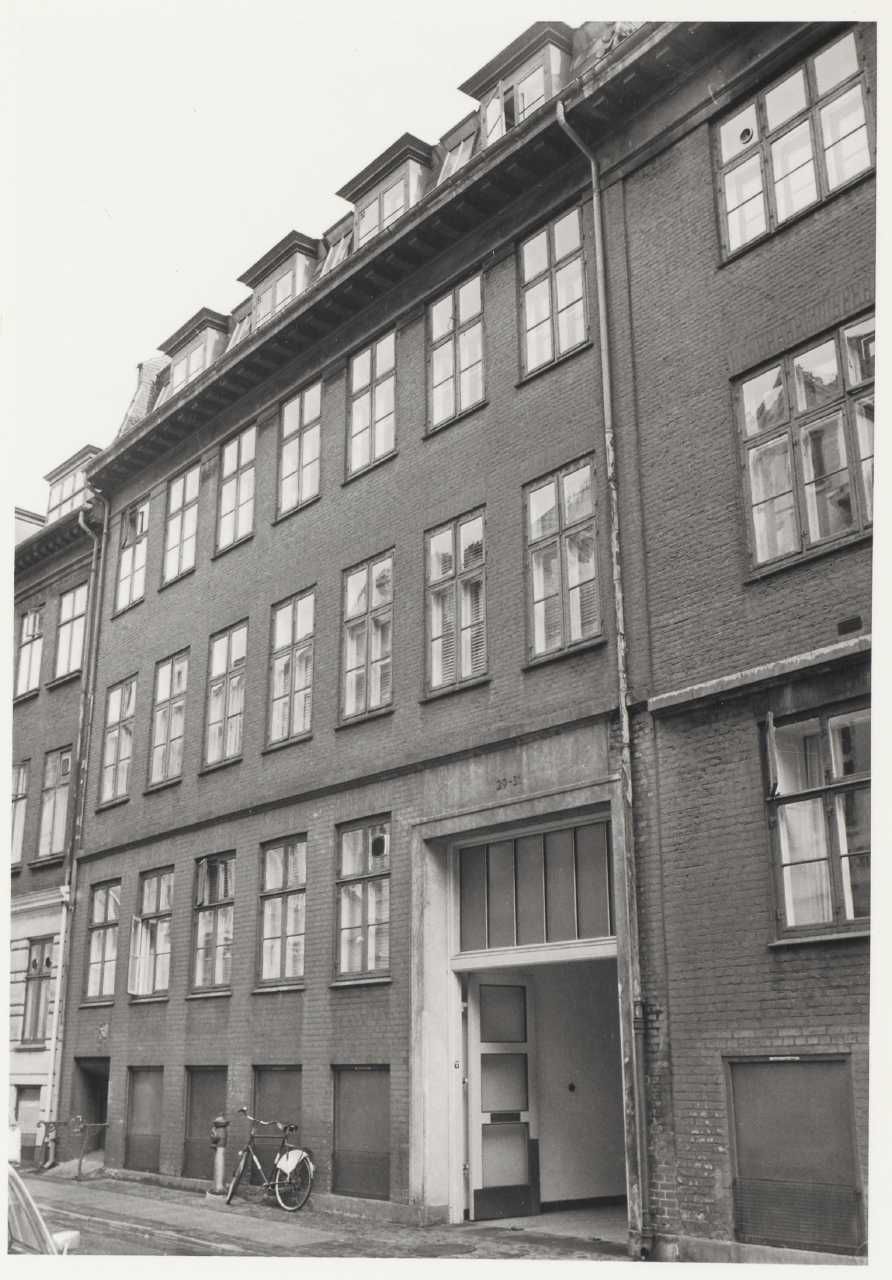 Facade mod gaden, Vestergade 29, København, 1974 - Nationalmuseets ...