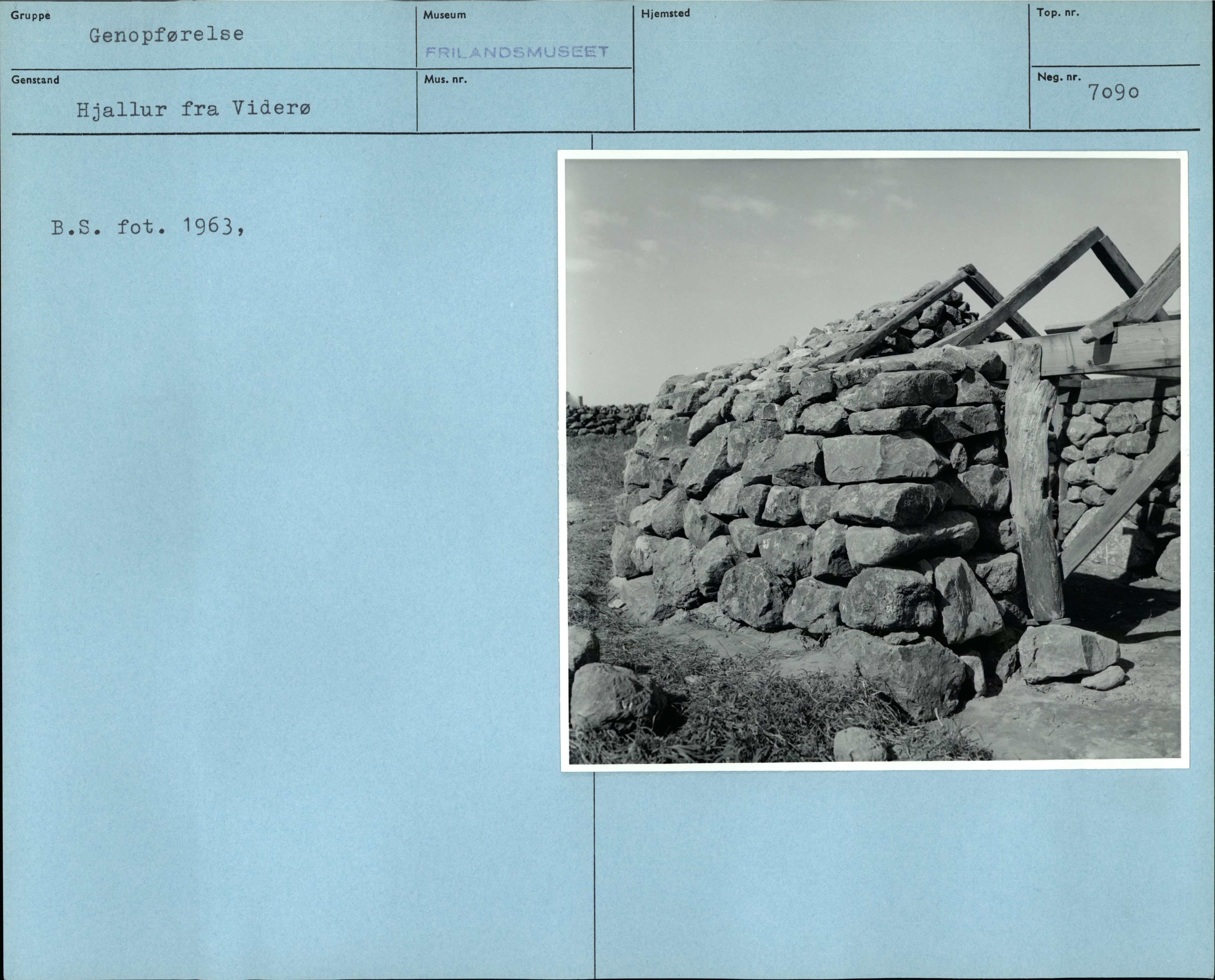 Færøerne genopførelse af Hjallur - Nationalmuseets Samlinger Online