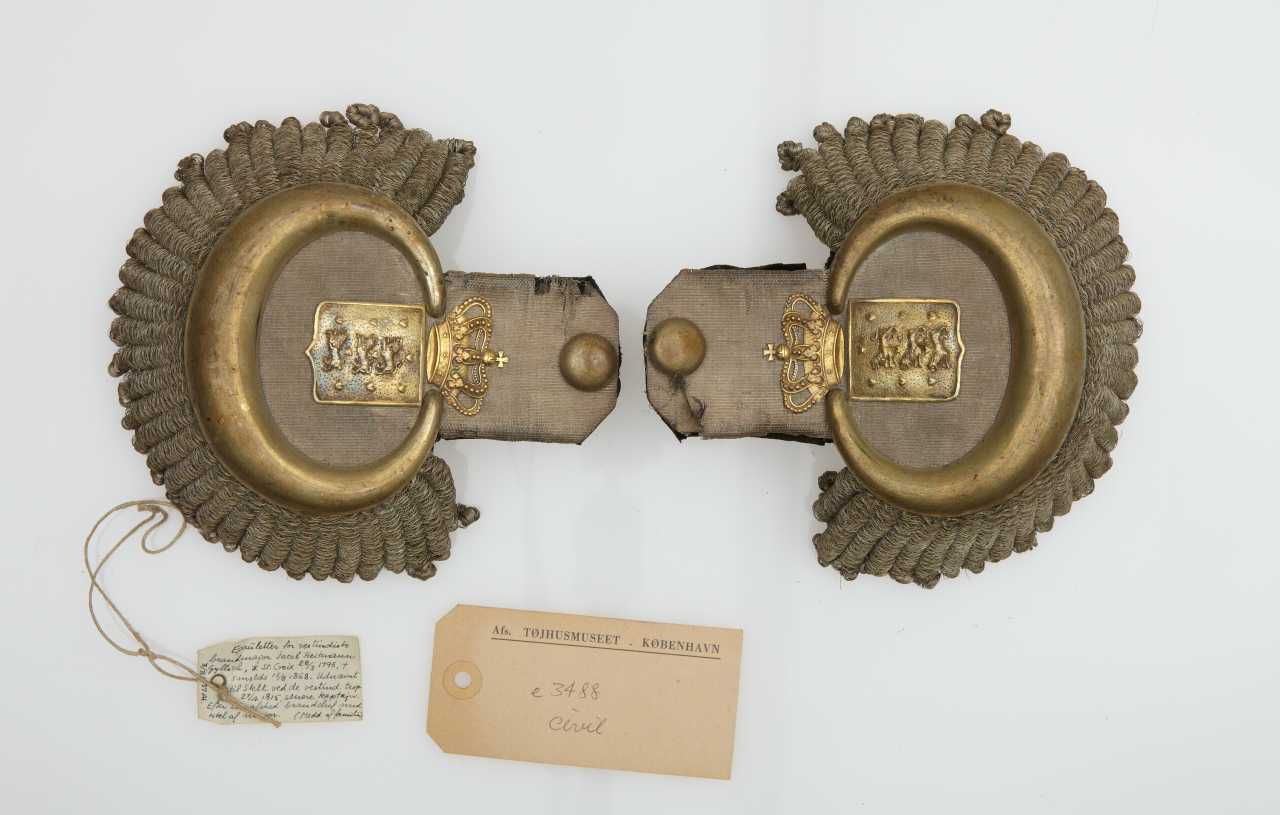 Epauletter - Nationalmuseets Samlinger Online